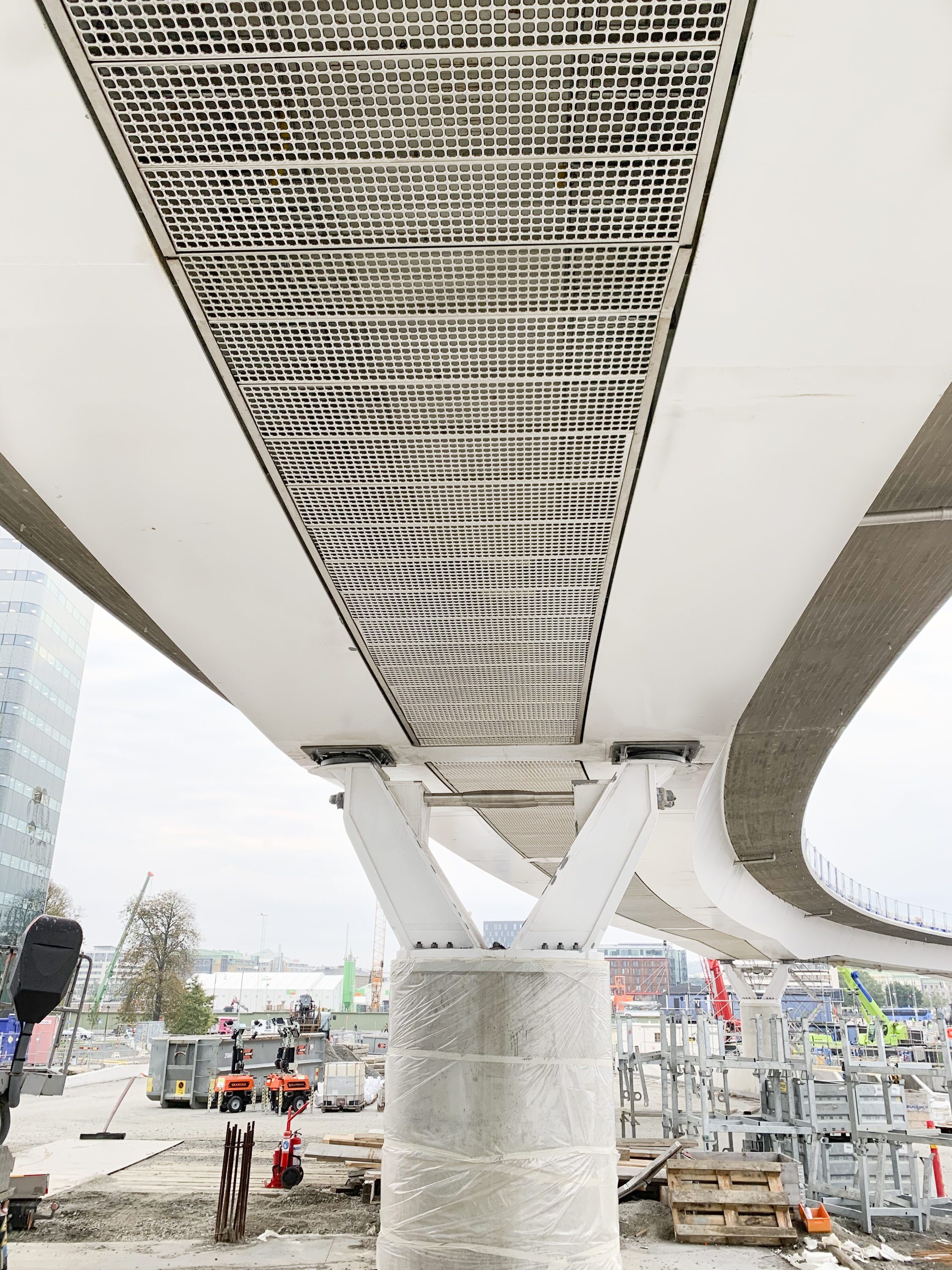 PCP CUBE Gratings adorns Hising Bridge Ceilings